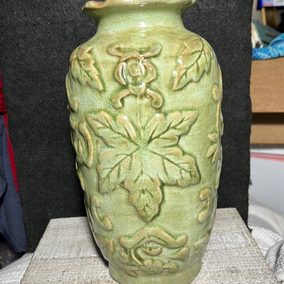 unknown | Accents | 1 Green Leaf Design Ceramic Vase Crackled Finish ...